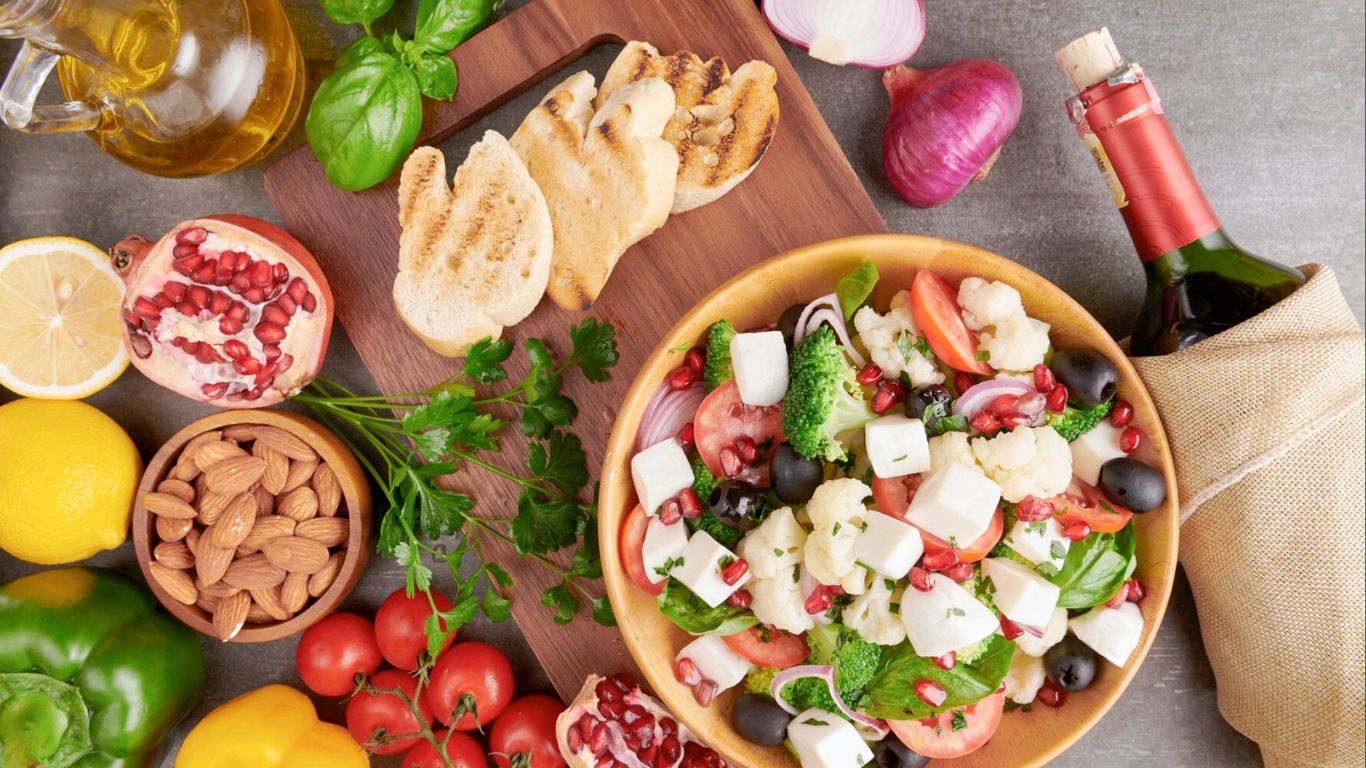 Mediterranean Diet : Health Benefits and Guide Book to Follow